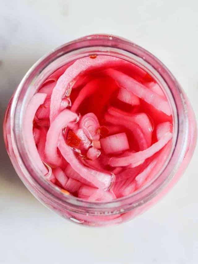 Sweet and Spicy Pickled Red Onions - Fit Meal Ideas